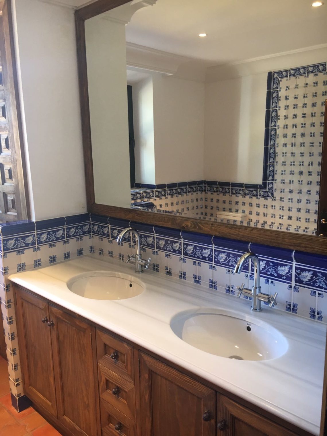 La cerámica rústica es tendencia en baños y cocina | Cerámica Oropesa